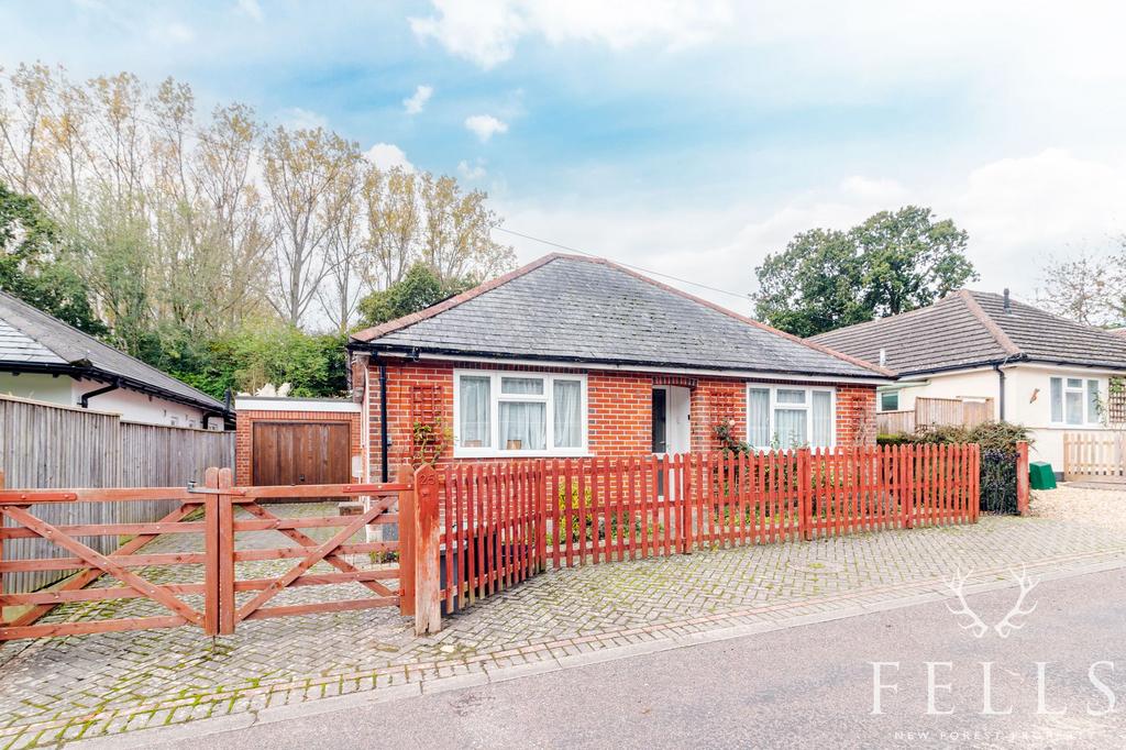 Copse Road, Ringwood BH24 3 bed detached bungalow for sale - £525,000