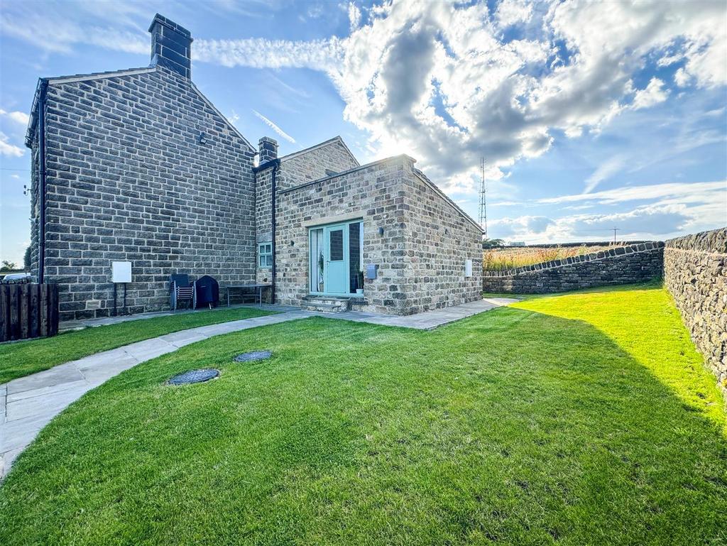 West Nab Farm, Bradfield, S6 2 bed barn conversion - £1,250 pcm (£288 pw)