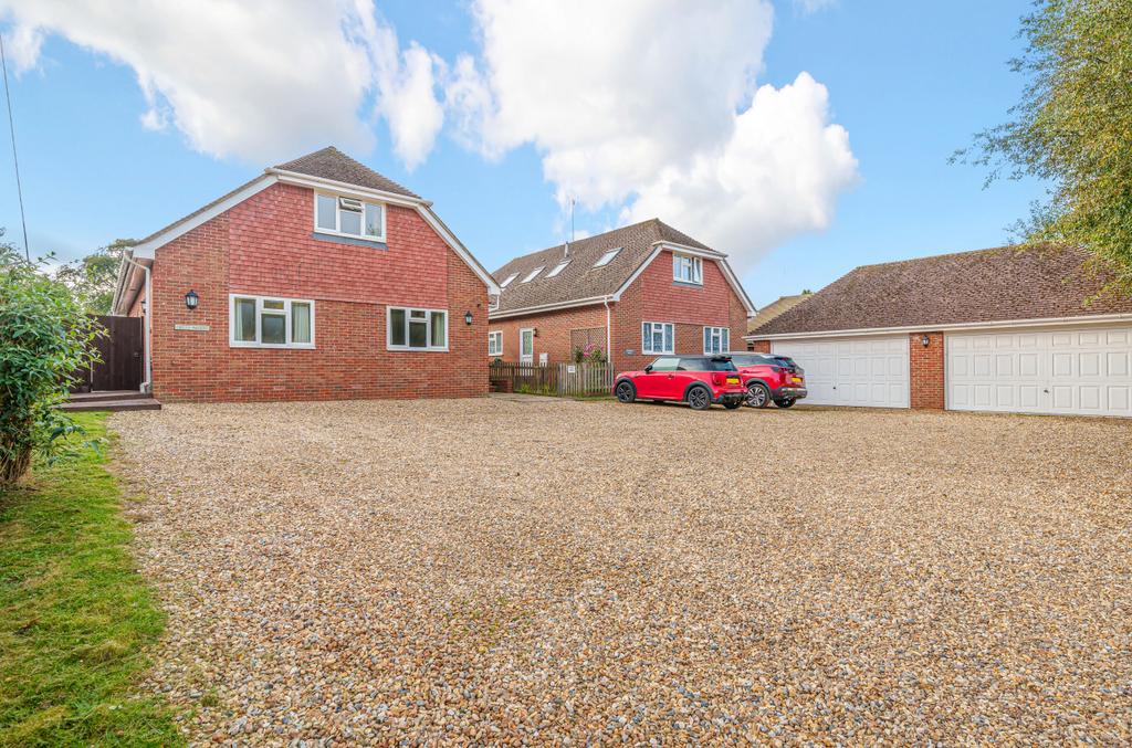 Winchester Road, Alresford SO24 4 bed detached house to rent - £2,600 ...