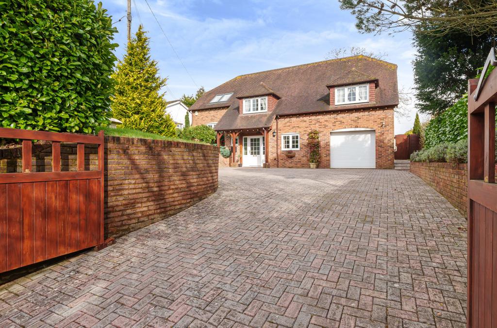 Pound Hill, Landford, Salisbury... 4 bed detached house - £780,000
