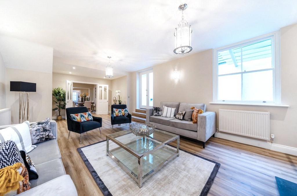 The Hundred, Hampshire SO51 5 bed end of terrace house - £2,750 pcm (£ ...