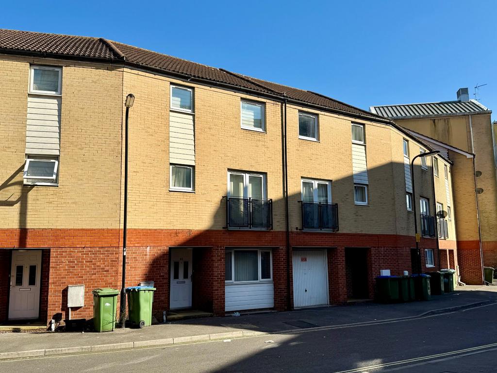 White Star Place, Hampshire SO14 4 bed terraced house - £1,446 pcm (£ ...