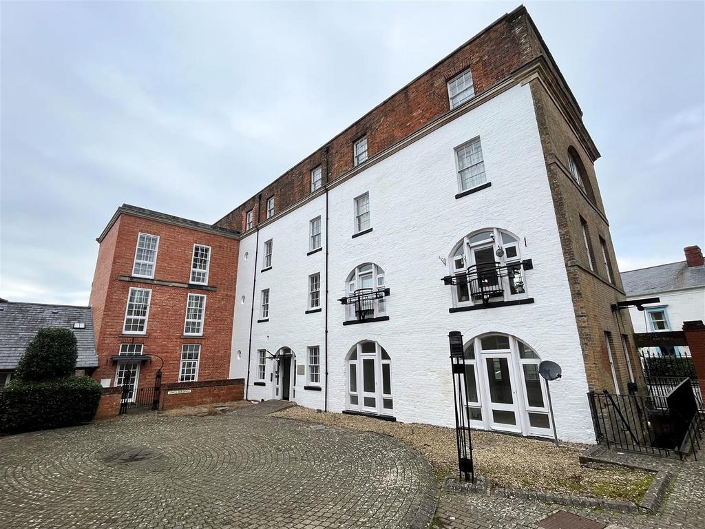 Longs Buildings, Devizes 2 bed flat - £179,950