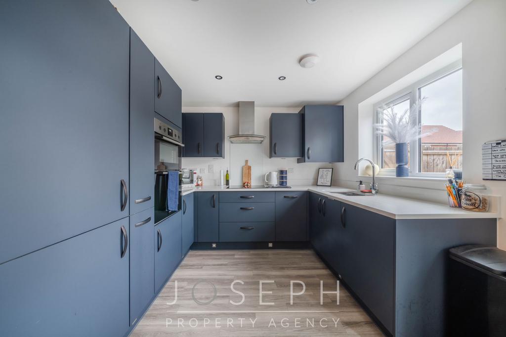 Vale View Road, Sproughton, IP8 3 bed end of terrace house for sale - £ ...
