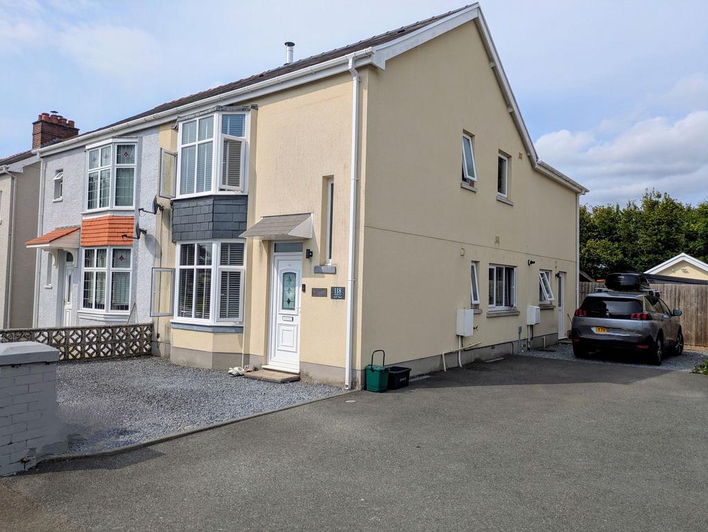 Llandybie Road, Ammanford, SA18 2EE 4 bed semi-detached house - £265,000