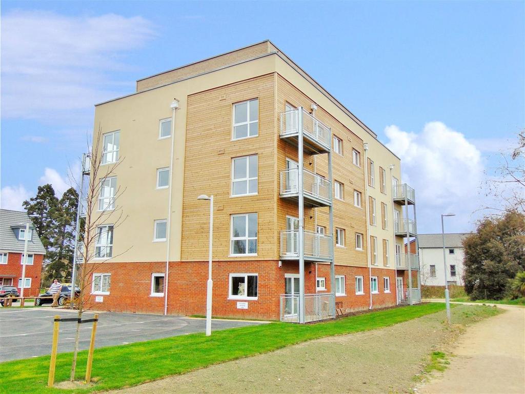 Bewick Villas, Henslow Crescent... 2 bed apartment - £1,600 pcm (£369 pw)