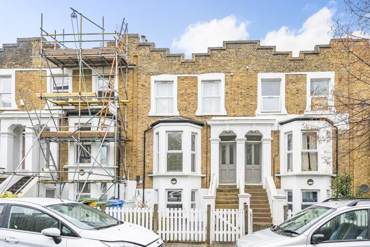 Fenwick Road Peckham Rye SE15 2 bed flat - £2,300 pcm (£531 pw)
