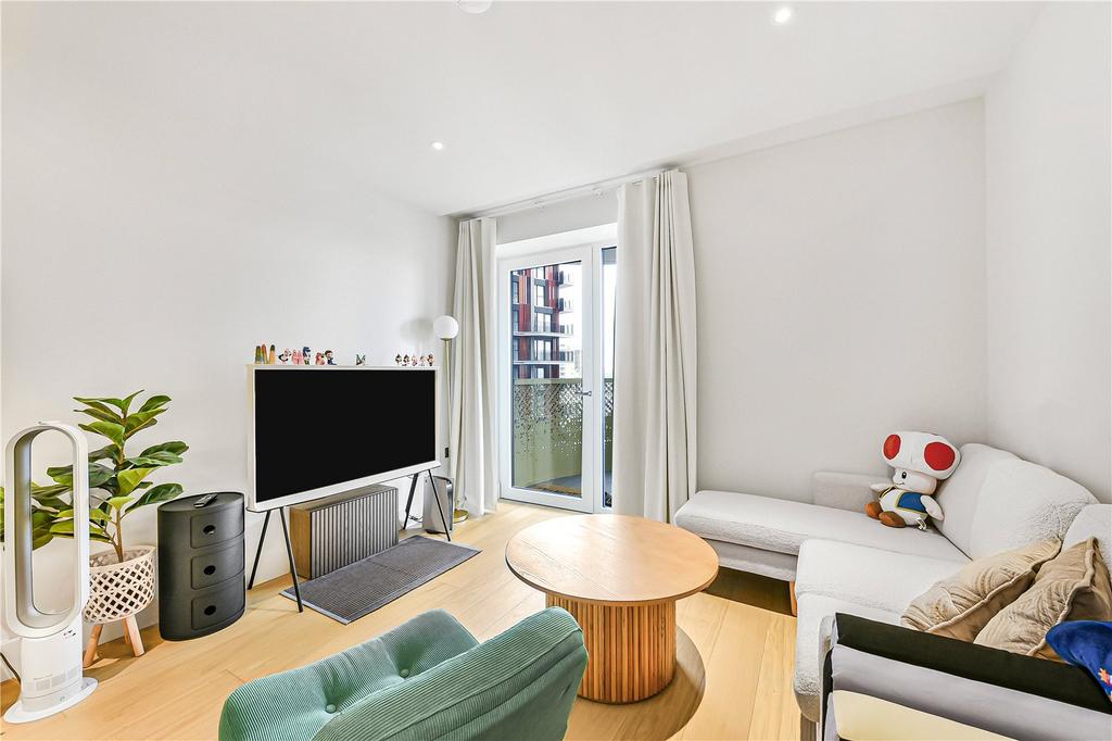 Cascade Way, London W12 1 bed flat - £2,800 pcm (£646 pw)