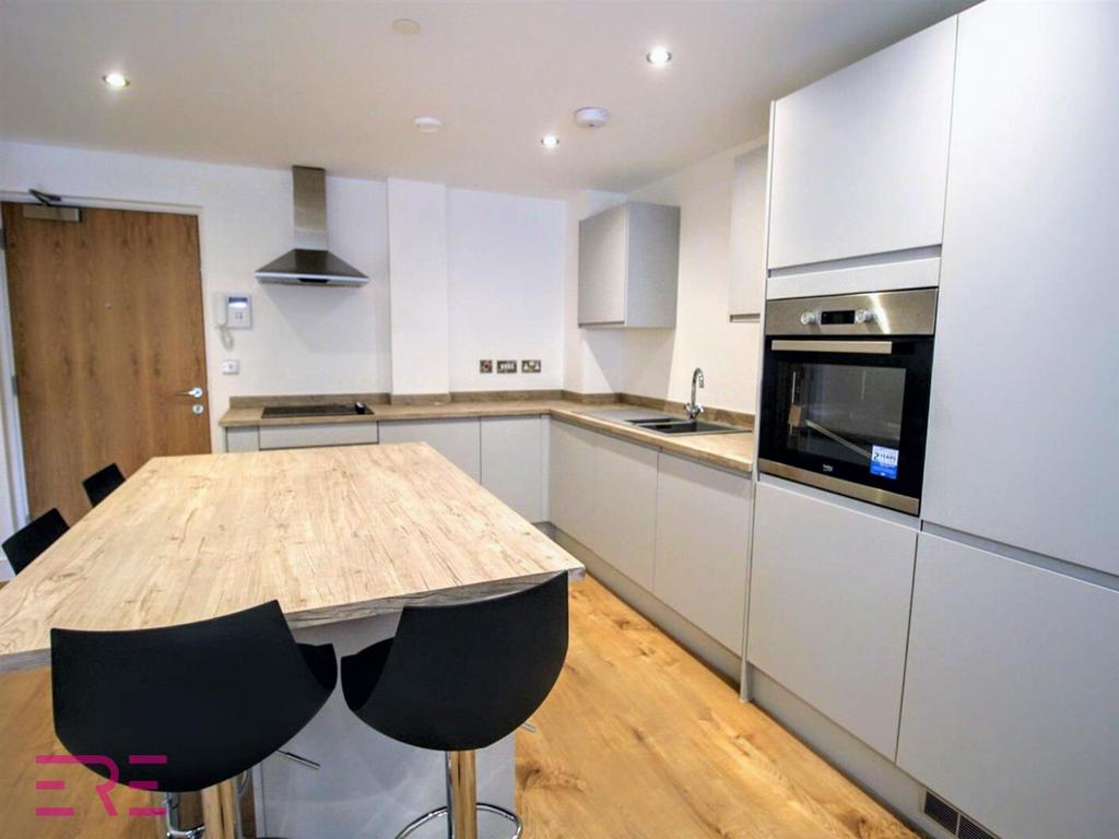 Mabgate, Leeds, West Yorkshire, LS9 2 bed flat - £1,250 pcm (£288 pw)