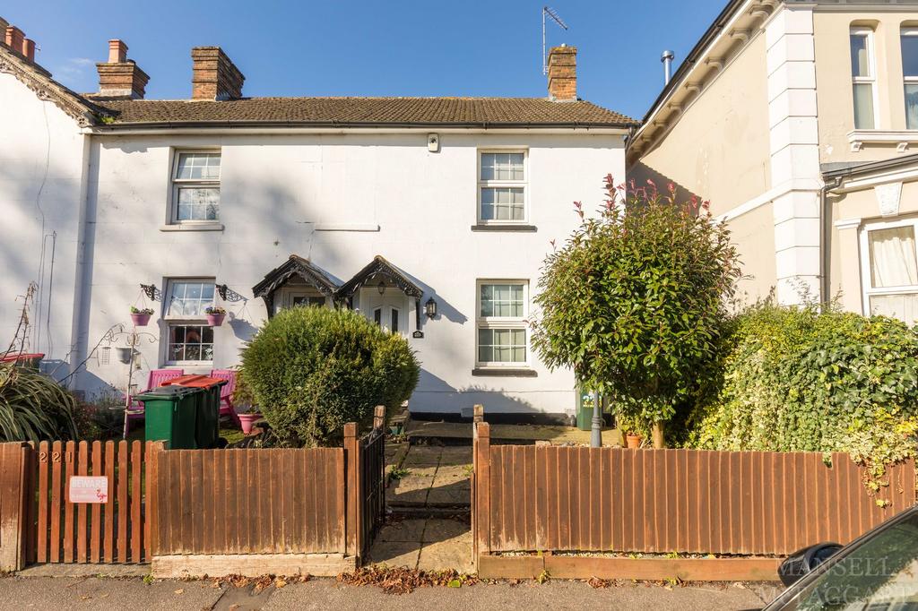 Three Bridges Road, Crawley RH10 2 bed end of terrace house for sale ...