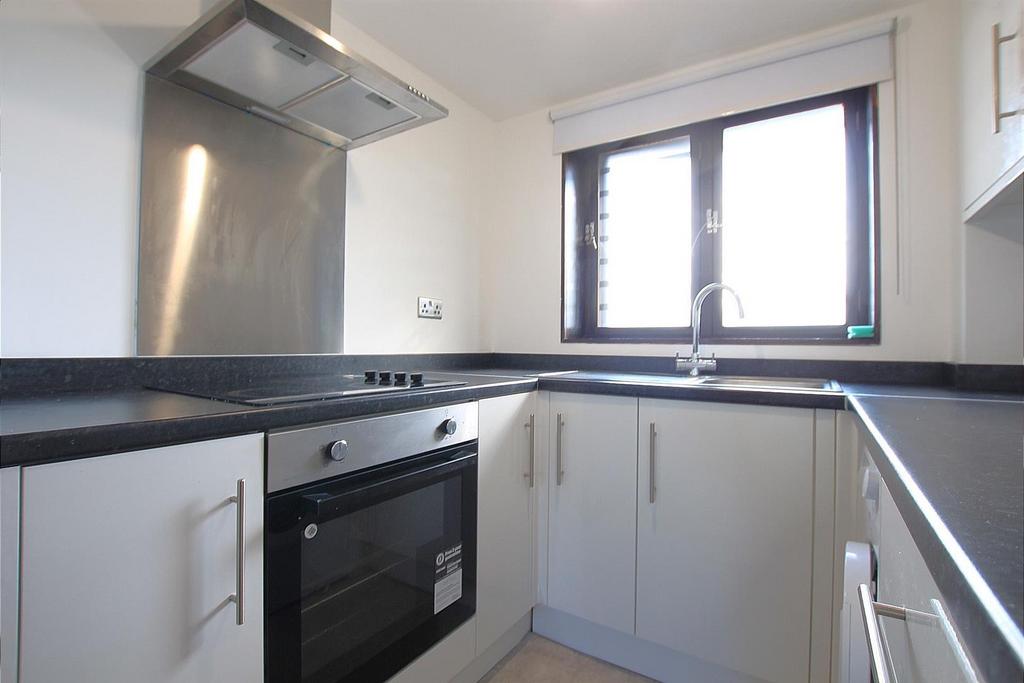 Braybourne Drive, Isleworth TW7 Studio - £1,100 pcm (£254 pw)