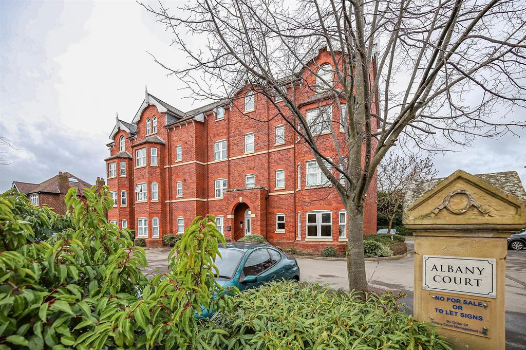 Albany Court, 41 Broad Road, Sale 2 bed flat - £1,150 pcm (£265 pw)