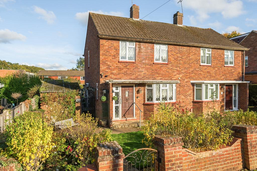 Ledger Drive, Addlestone, KT15 2 bed semi-detached house for sale - £ ...