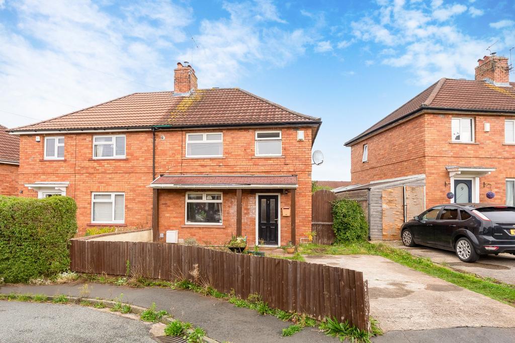 Bristol BS4 3 bed semi-detached house - £300,000