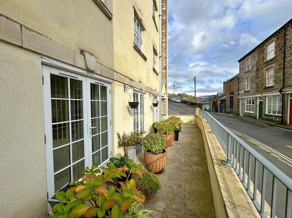 Barley Market Street, Tavistock PL19 2 bed apartment for sale - £200,000