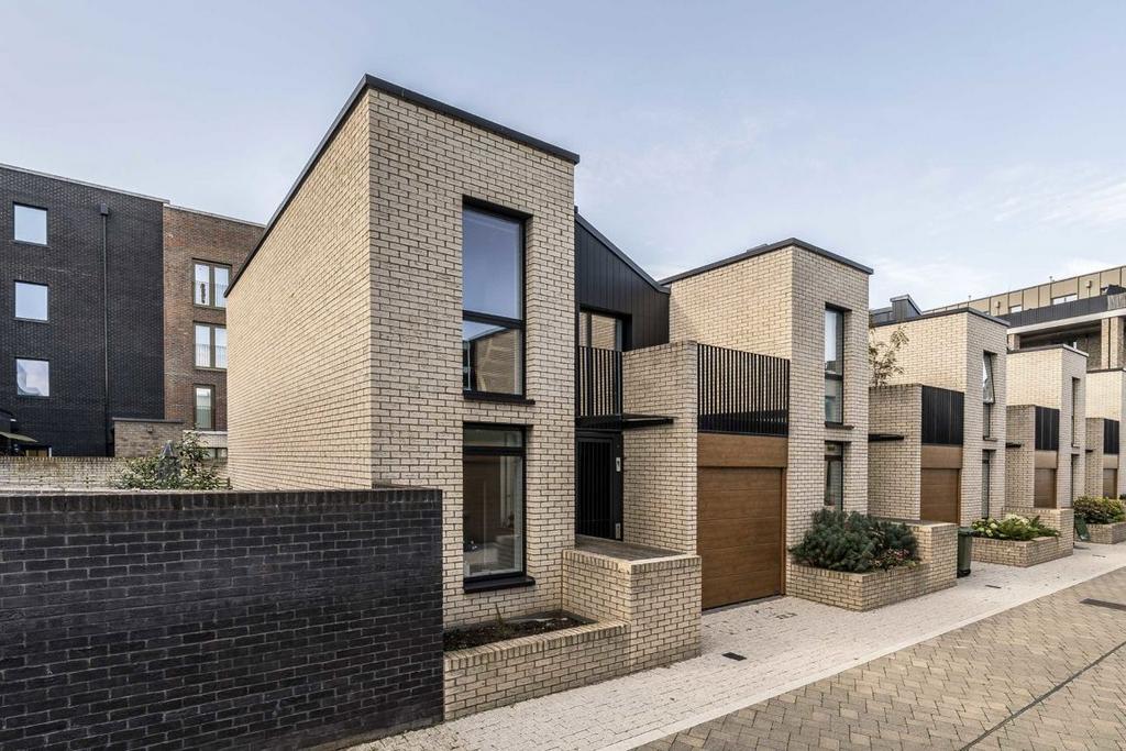 Coopers Lane, London E20 3 bed house to rent - £4,485 pcm (£1,035 pw)