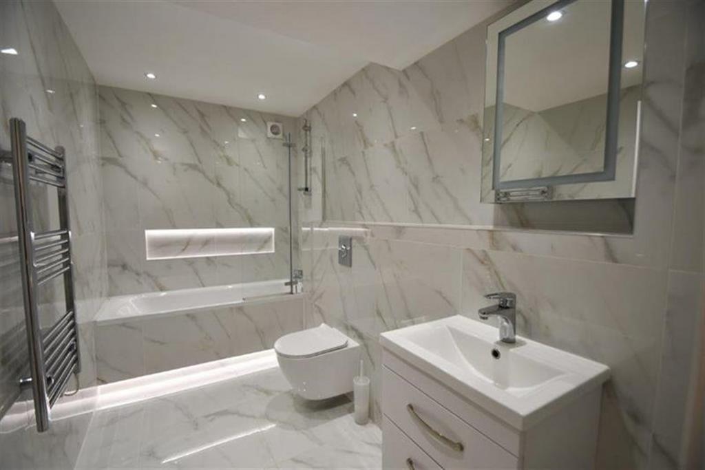 Meadrow, Godalming GU7 1 bed apartment - £1,200 pcm (£277 pw)