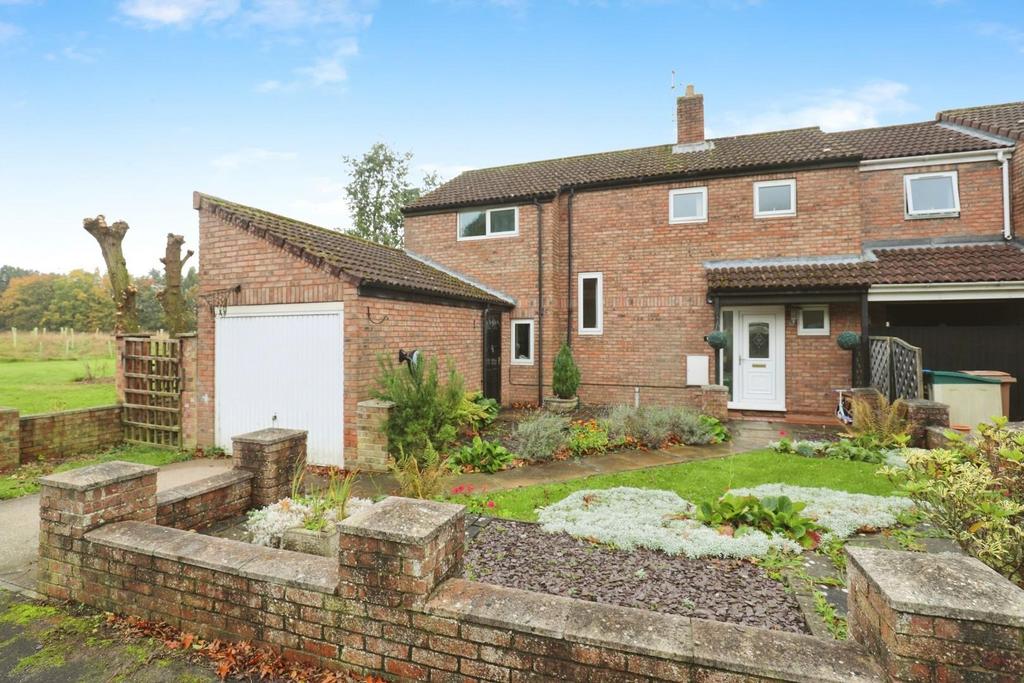 Glebe Avenue, Full Sutton, York 4 bed semi-detached house - £260,000