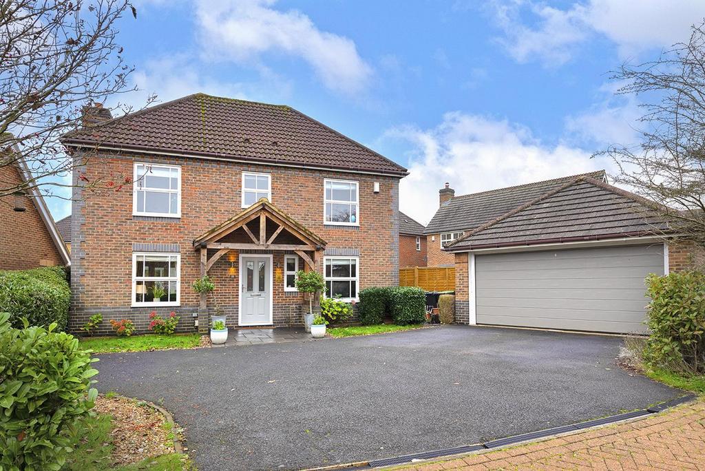 Mitchell Road, Kings Hill, ME19 4RF 4 bed detached house - £775,000