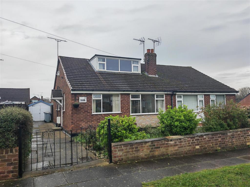 Lea Avenue, Crewe CW1 2 bed semi-detached bungalow - £165,000