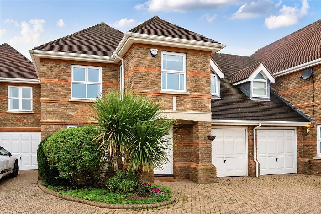 Pemberton Place, Carrick Gate, Esher... 4 bed link detached house - £ ...