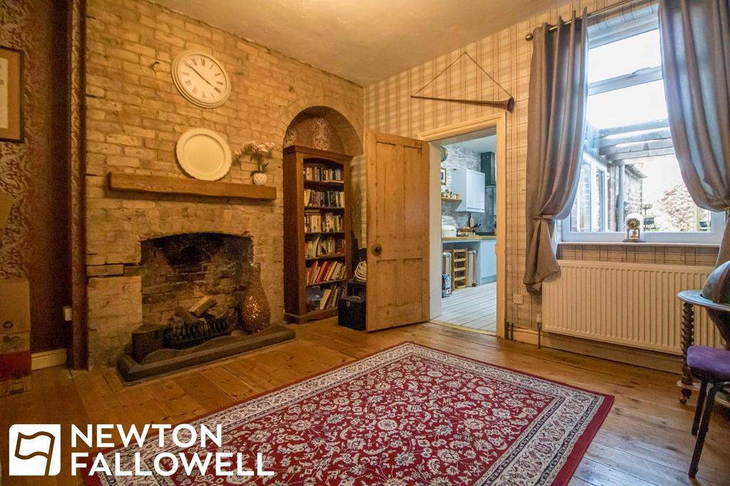 London Road, Retford DN22 4 bed terraced house - £225,000