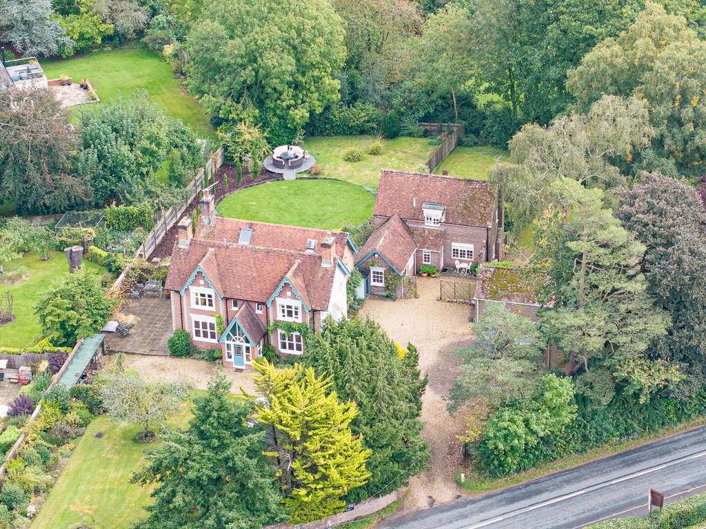 The Ridge, Redlynch 6 bed detached house for sale - £1,350,000