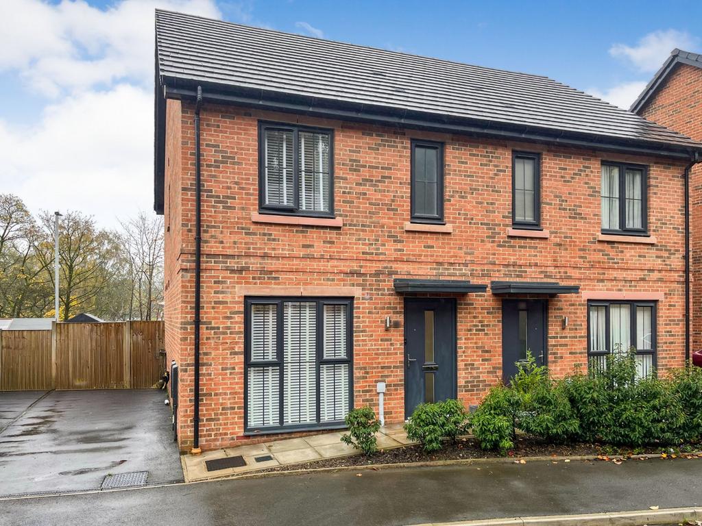Irwell Drive, Greater Manchester M7 3 bed semi-detached house - £280,000