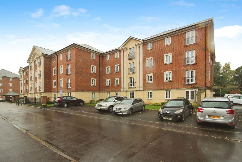 Brunel Crescent, Swindon SN2 2 bed apartment - £1,050 pcm (£242 pw)
