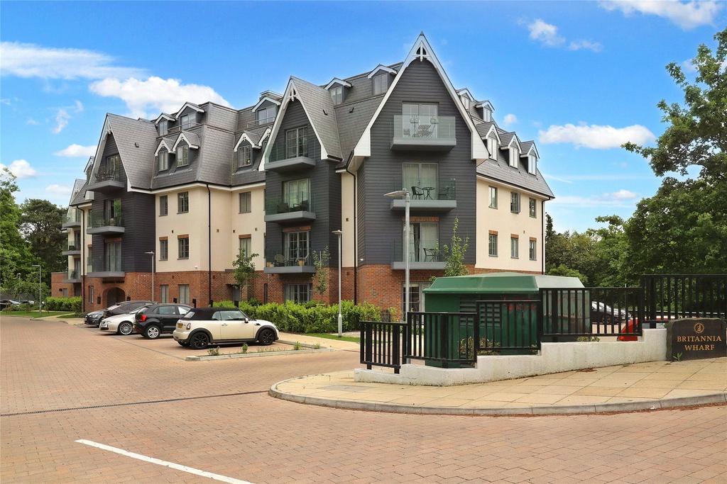 Britannia Wharf, Woking GU21 2 bed flat - £350,000