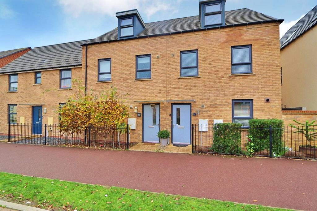 Burney Drive, Eagle Farm South... 3 bed end of terrace house - £390,000