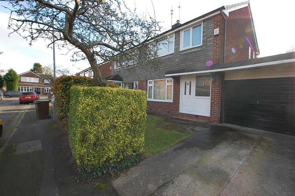Windsor Grove, Greater Manchester OL6 3 bed semi-detached house - £250,000