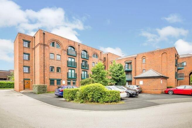 Wharton Court, Chester CH2 2 bed apartment for sale - £160,000