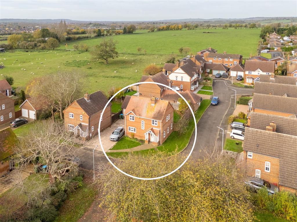 Church Farm Close, Aylesbury HP22 4 bed detached house for sale - £525,000