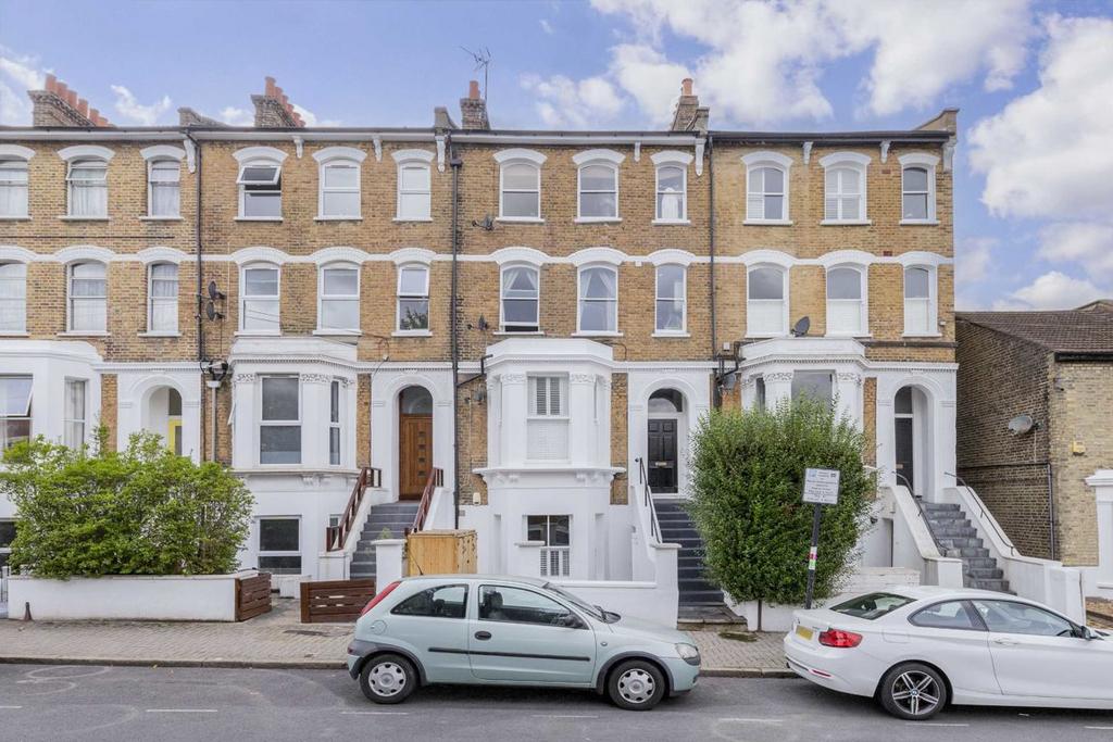 Balham Grove, London SW12 1 bed flat - £525,000