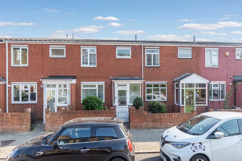 Oldridge Road, London SW12 3 bed house - £750,000