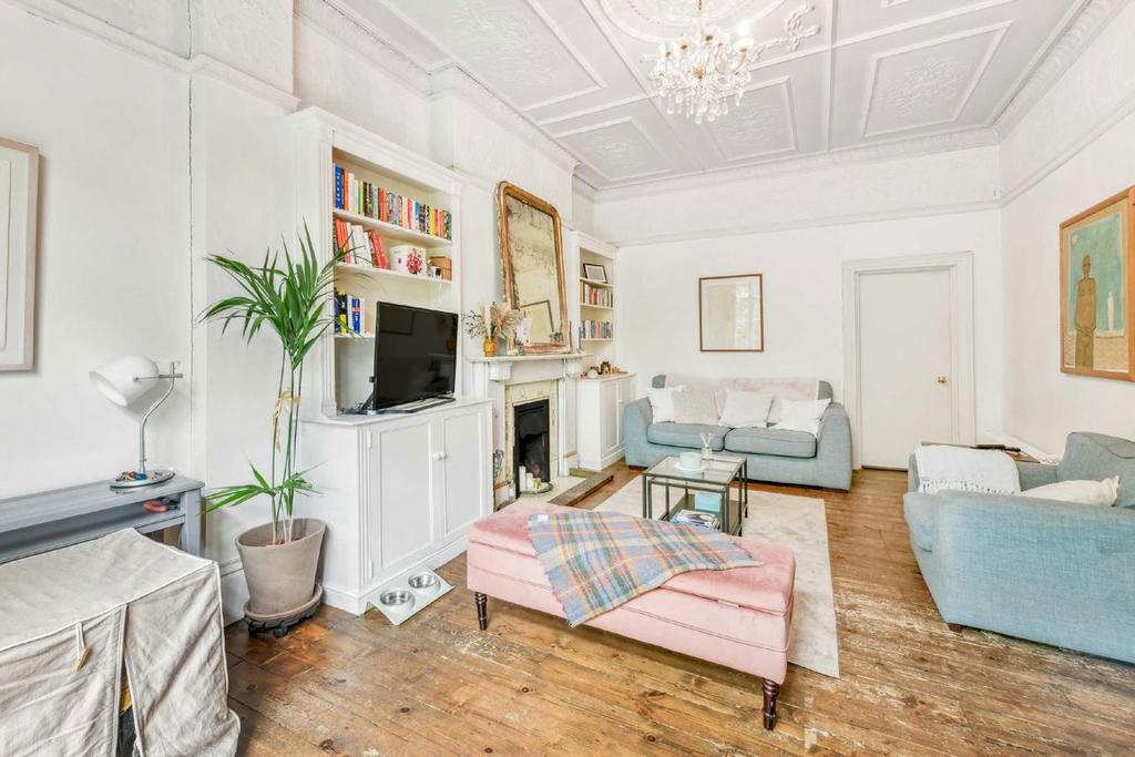 Palace Road, London SW2 2 bed flat - £650,000