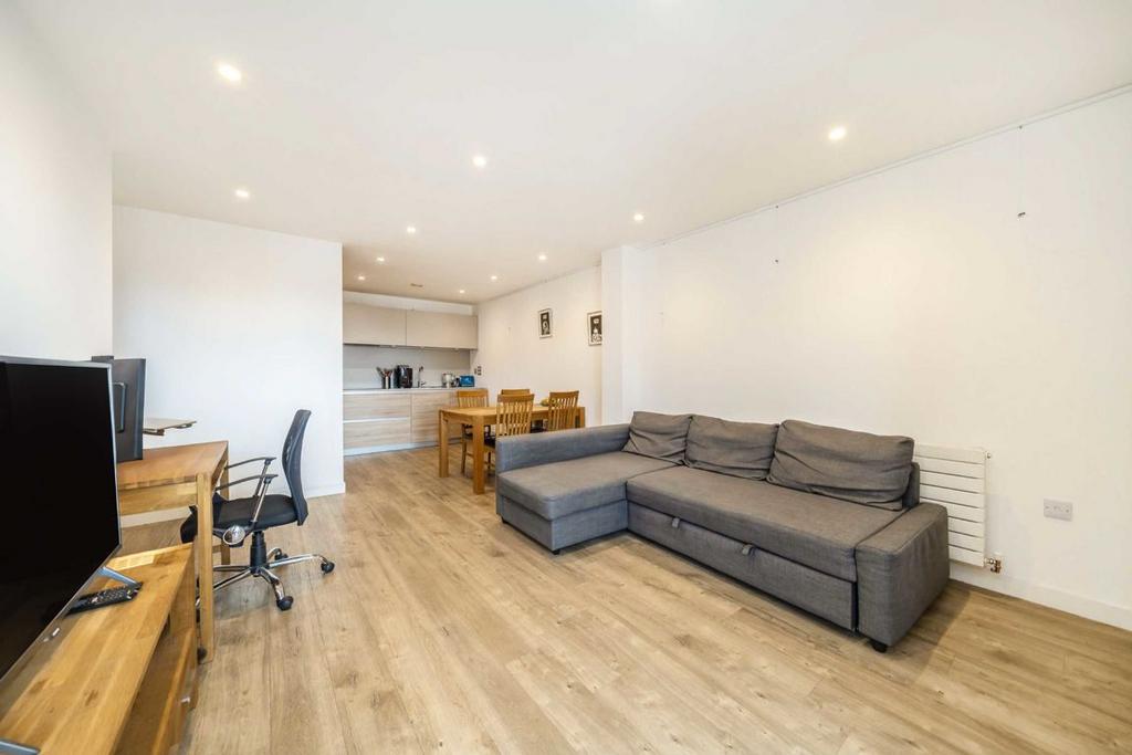 Tooting High Street, London SW17 2 bed flat - £550,000