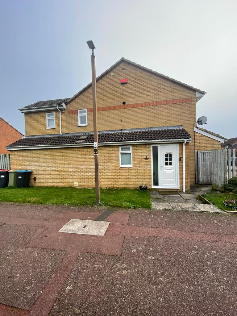 Hendrix Drive, Crownhill, Milton... 3 bed semi-detached house - £1,200 ...