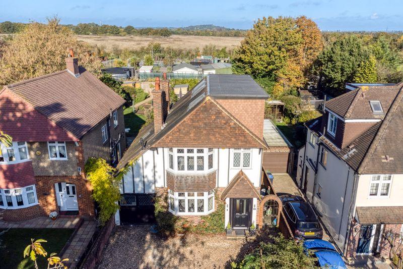 Spinney Hill, Row Town, Addlestone 5 bed detached house - £845,000