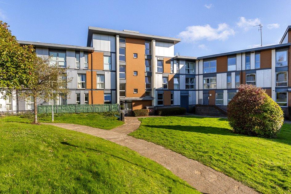 Commonwealth Drive, CRAWLEY, West... 2 bed apartment for sale - £290,000