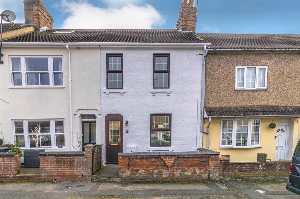 Redcliffe Street, Swindon SN2 3 bed terraced house - £1,300 pcm (£300 pw)