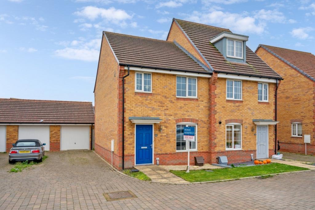 Hopkins Way, Didcot, OX11 3 bed semi-detached house - £379,950
