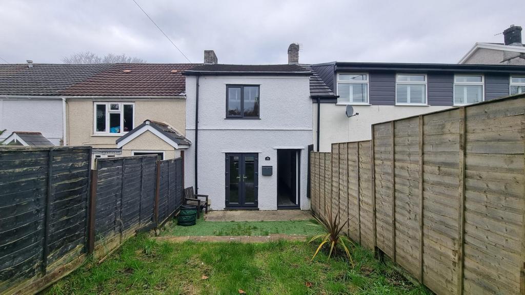 Swansea Road, Swansea SA5 2 bed house - £950 pcm (£219 pw)