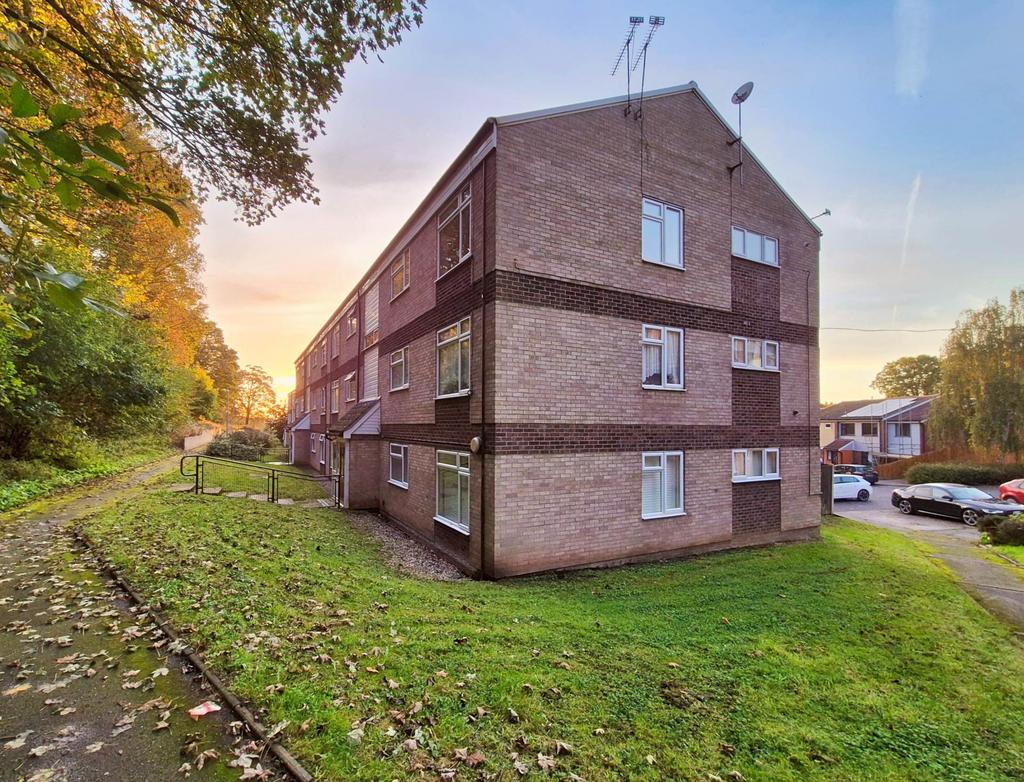 Chesterton Close, Ipswich 2 bed apartment - £900 pcm (£208 pw)