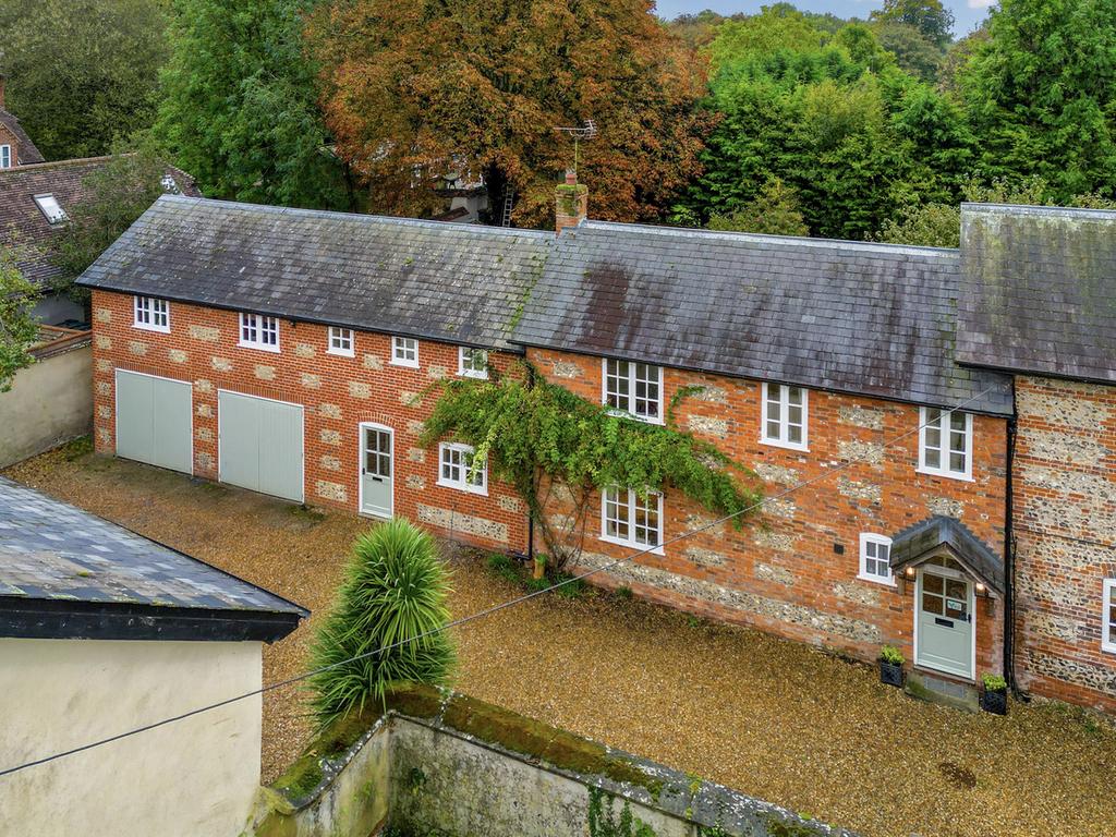 Fyfield, Andover, Fyfield SP11 8EL 7 bed cottage for sale - £1,000,000