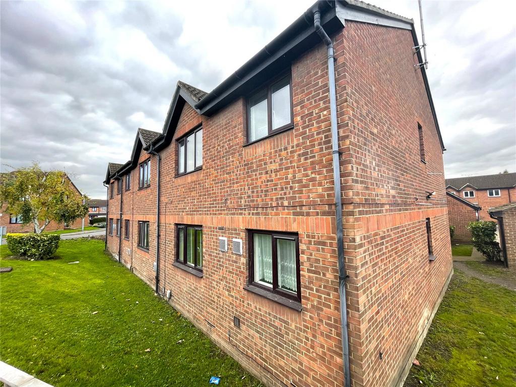 Oakley Close, Grays, Essex, RM20 2 bed apartment for sale - £180,000