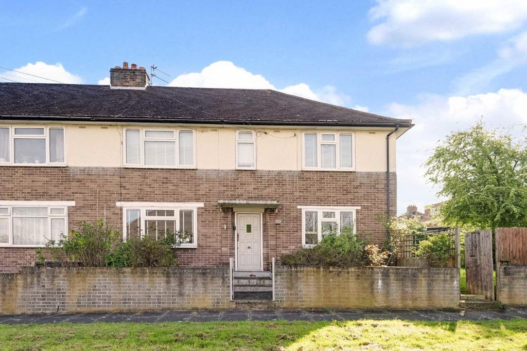 Gifford Gardens, London W7 2 bed flat - £430,000
