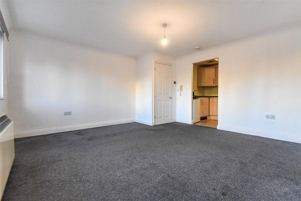 Copthall House, Victoria Road GU11 1 bed apartment for sale - £139,950