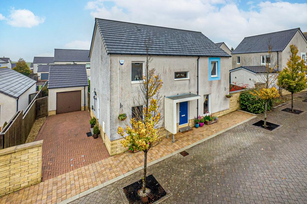 Picketlaw Road, Eaglesham, Glasgow 4 bed detached house - £405,000